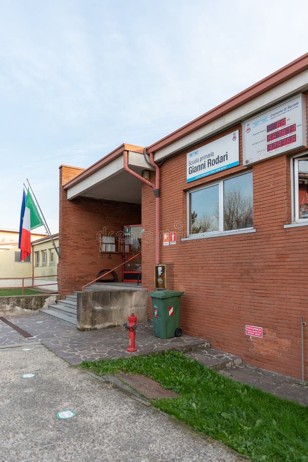 External view of school editorial image. Image of brick - 202218710