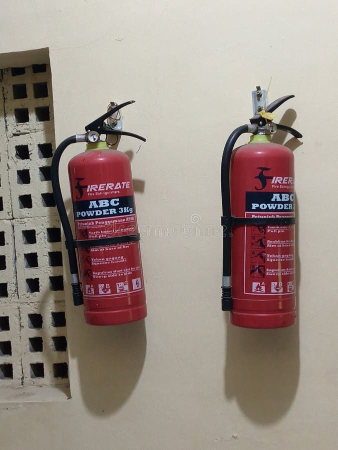 Extincteur image stock éditorial. Image du bouteille - 264420829