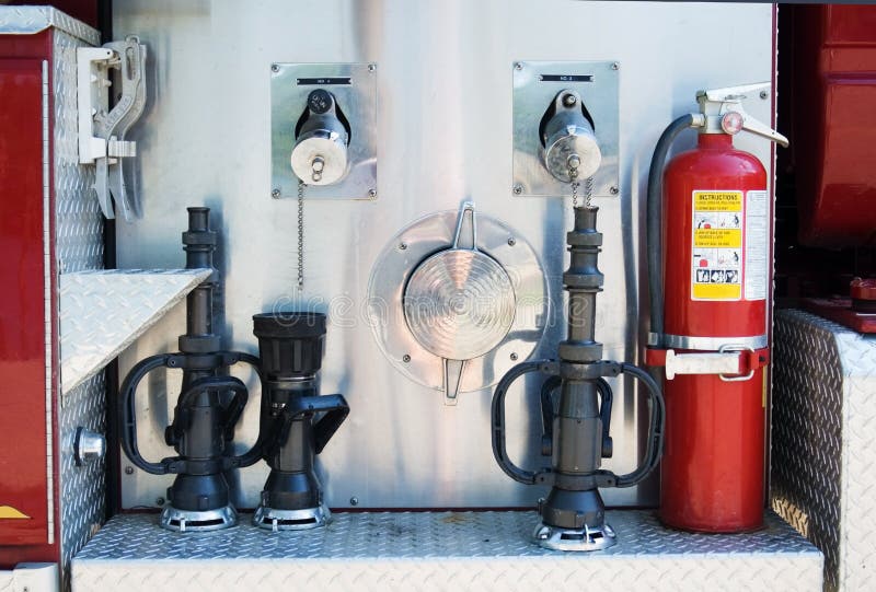 Extincteur sur le camion image stock. Image du matériel - 5507163