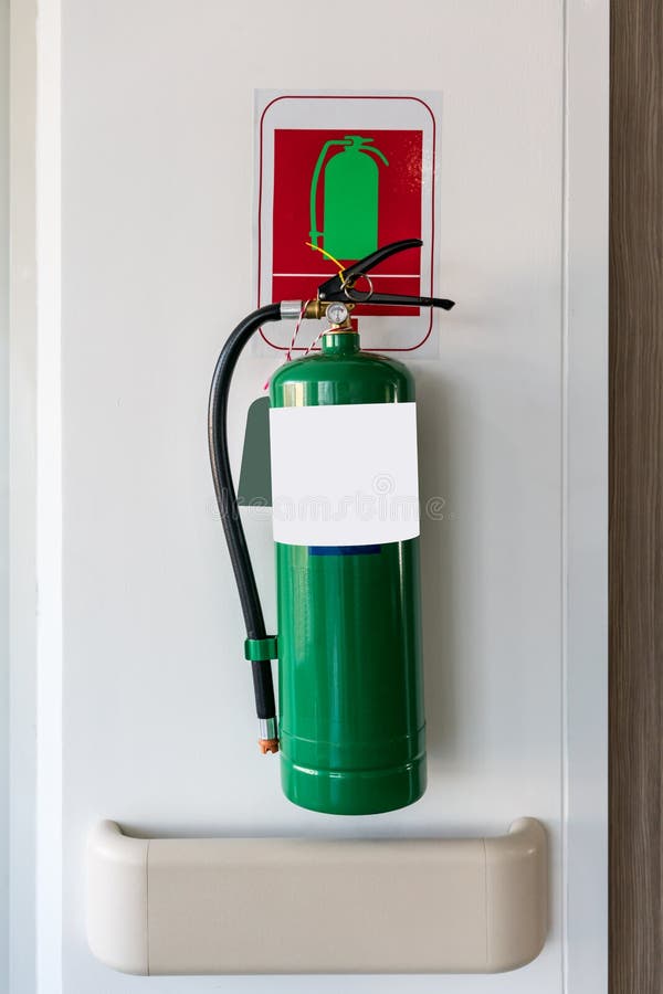 Extincteur Vert Sur Le Fond Blanc Photo stock - Image du outil, fond ...