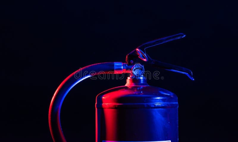 Extintor Aceso Por Luz Azul E Vermelha Foto de Stock - Imagem de perigo ...