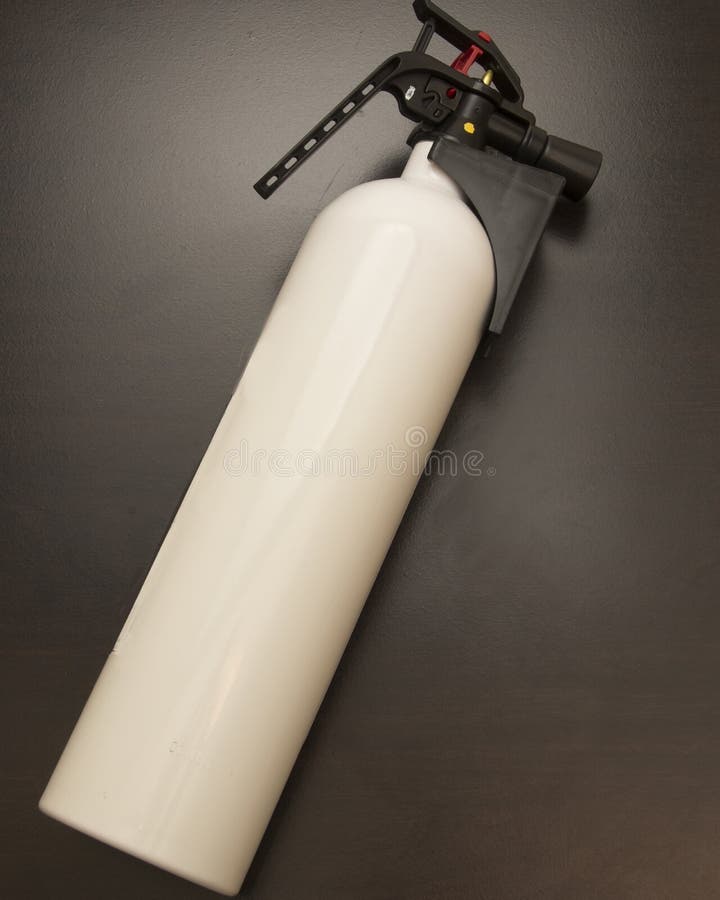 Extintor blanco foto de archivo. Imagen de extinguidor - 73553118