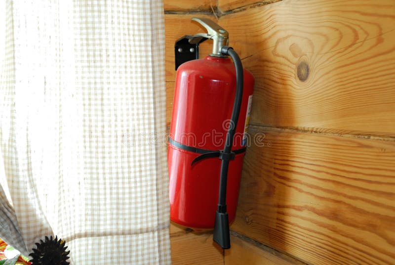 Extintor en la pared foto de archivo. Imagen de caja - 29317634