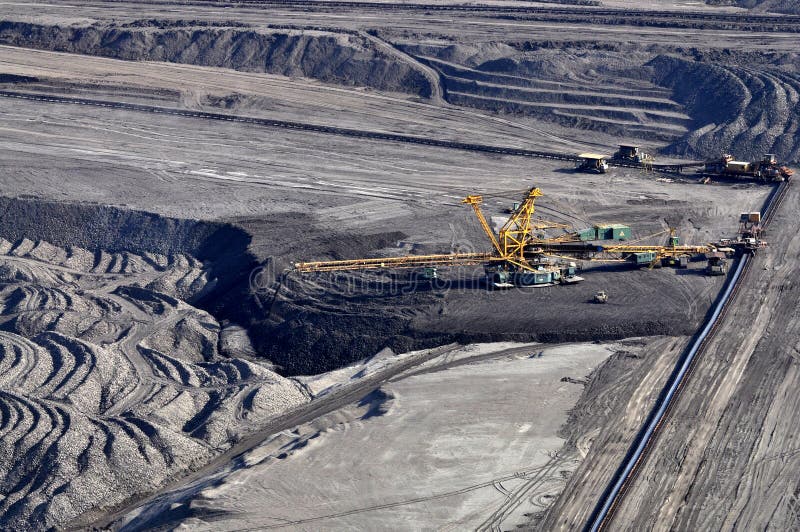 Mine à ciel ouvert image stock. Image du usine, travail - 15167535