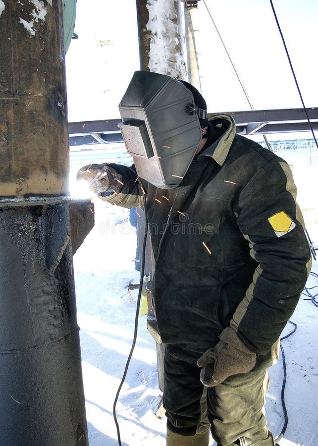 Extraction of oil stock image. Image of industry, resource - 68410995