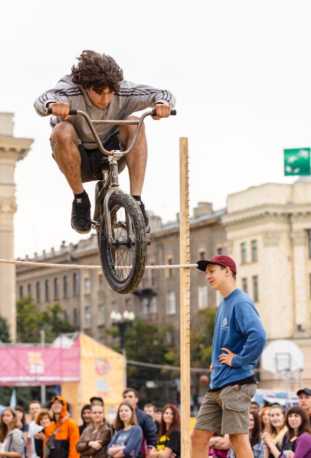 Extreme High Jump on a Bicycle Editorial Stock Image - Image of trick ...