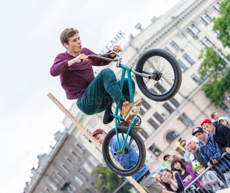 Extreme High Jump on a Bicycle Editorial Stock Image - Image of trick ...