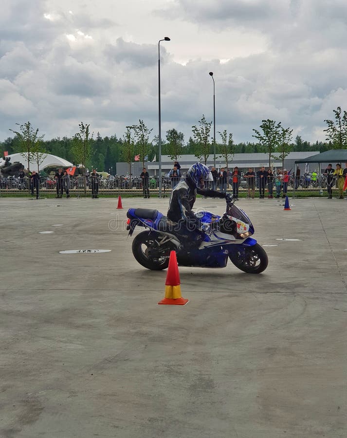 Extreme motorcycle show editorial image. Image of motocross - 208076750