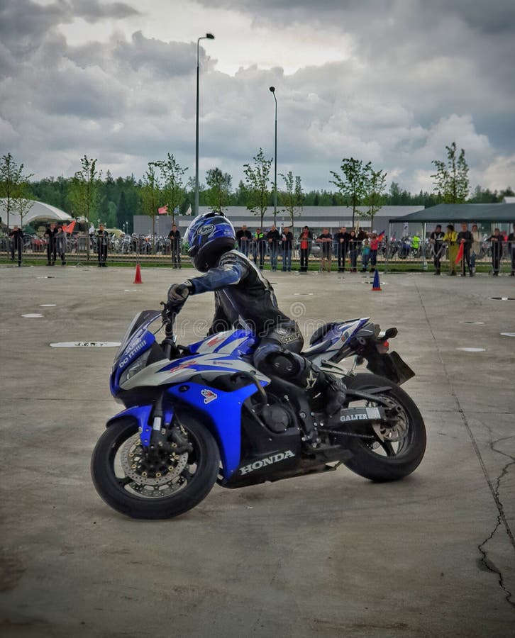 Extreme motorcycle show editorial image. Image of screenshot - 208076730