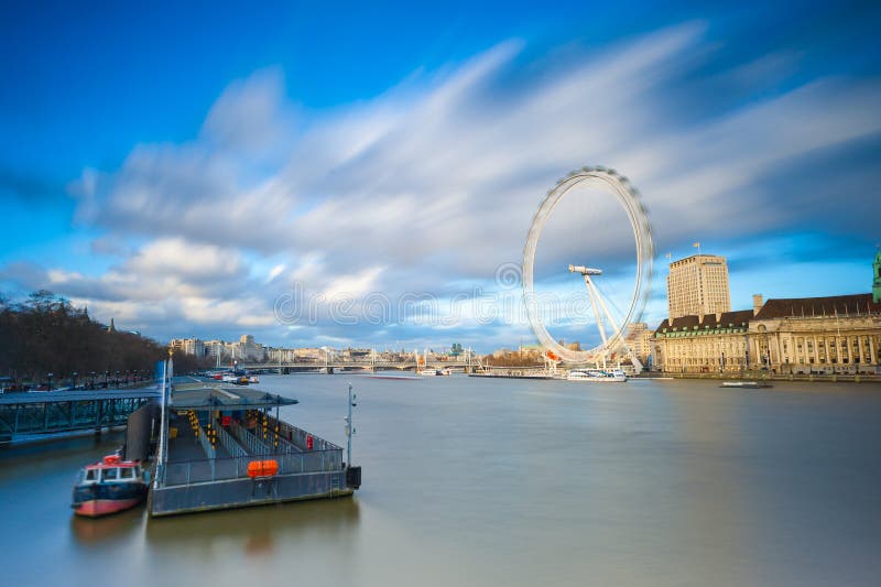 The Eye of London. Long Exposure on Clouds Movement Editorial Photo ...