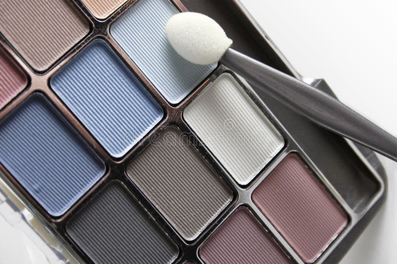 Eye shadow compact stock image. Image of gold, compact - 29508665