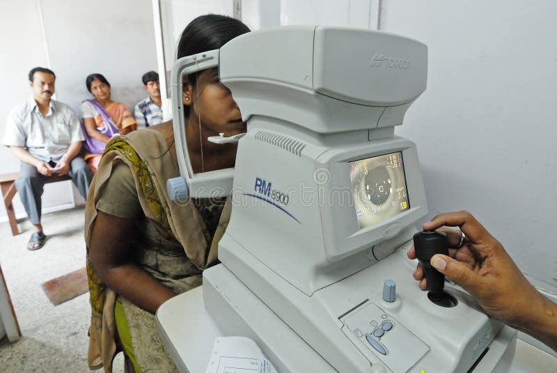 Eye Testing editorial photography. Image of people, colour - 40551222