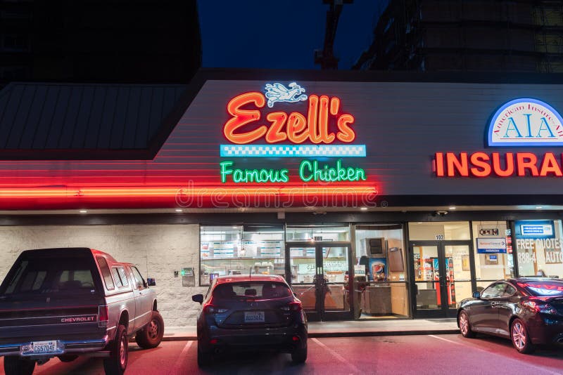 Ezells Famous Chicken editorial stock photo. Image of dish - 80999053
