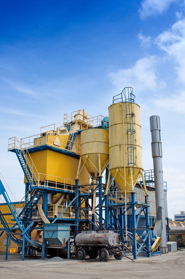Fábrica do cimento foto de stock. Imagem de planta, cimento - 10870348