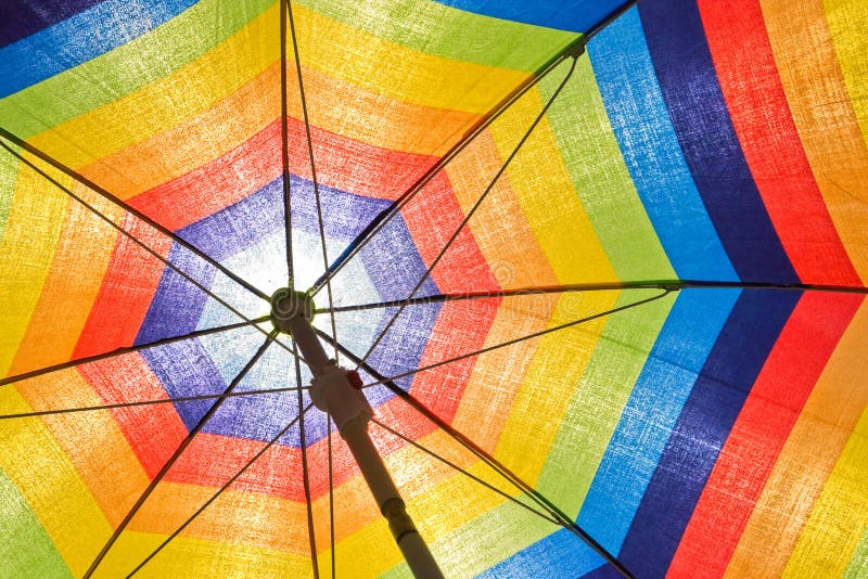 Färgrik Parasoll På Stranden Arkivfoto - Bild av semesterort, strand ...