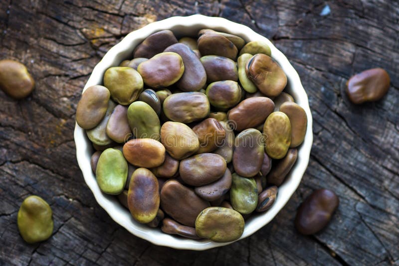 Fèves sèches image stock. Image du haricot, soja, fractionnement - 69402471