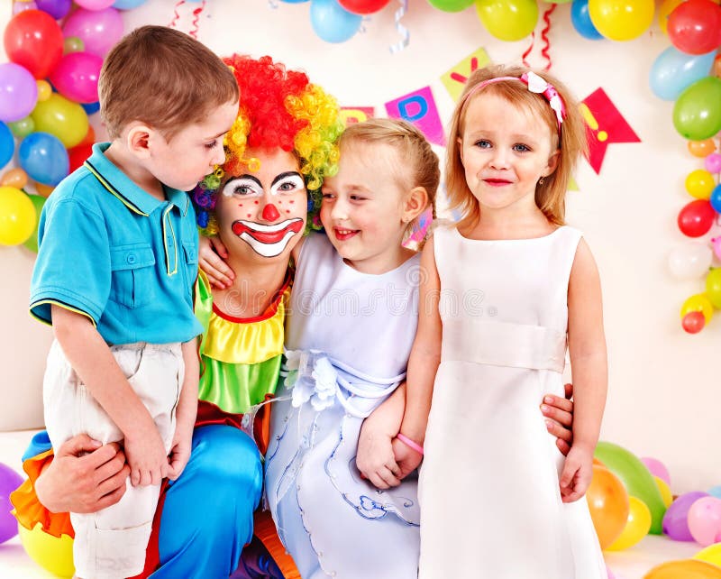 Fête D'anniversaire D'enfant. Image stock - Image du amusement, fruits ...