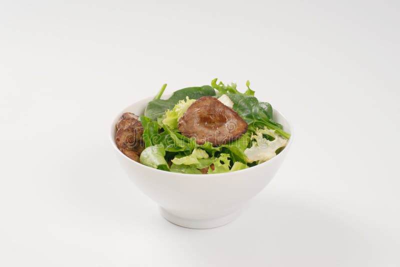 Fígado Fritado Bandeja Com Verdes Foto de Stock - Imagem de parcela ...