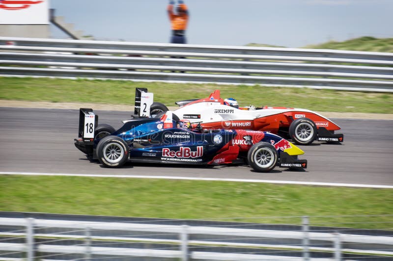 Coche De Carreras De La Fórmula 3 Fotografía editorial - Imagen de rojo ...