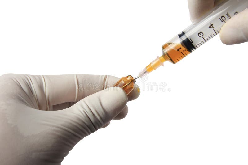Füllung Einer Spritze Durch Eine Medizin Von Der Phiole Stockfoto ...