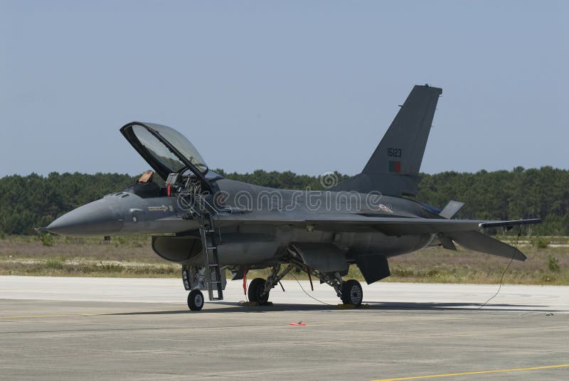 F16 editorial stock photo. Image of canopy, airshow, airforce - 18126168