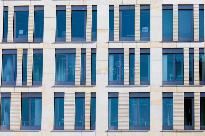Façade Moderne D'immeuble De Bureaux Photo stock - Image: 23782600