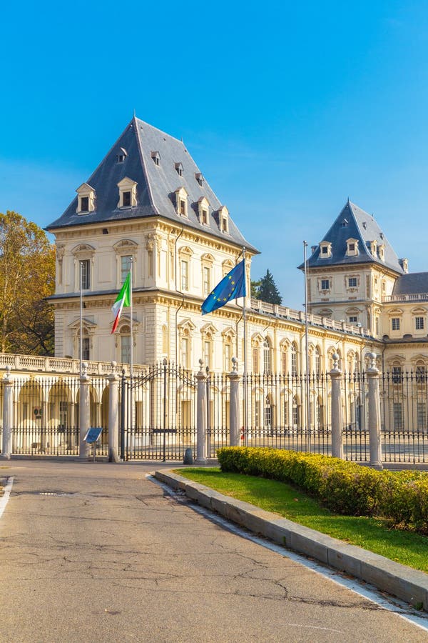 Façade Valentino Castle, Turin, Italie Image stock - Image du piémont ...