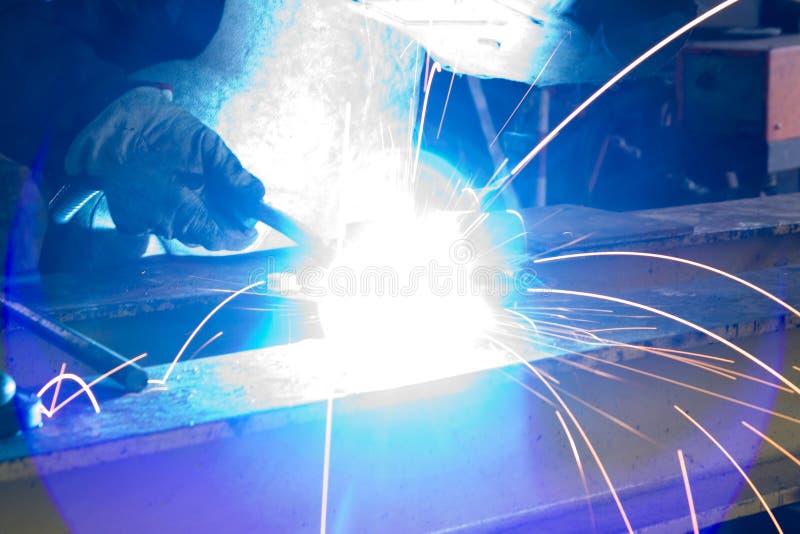 Fabbro fotografia stock. Immagine di operaio, incandescenza - 13293082