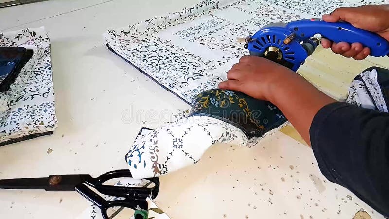 Fabric Cutting Using Rotary Cutting Machine, Clothes Fabrication Small ...
