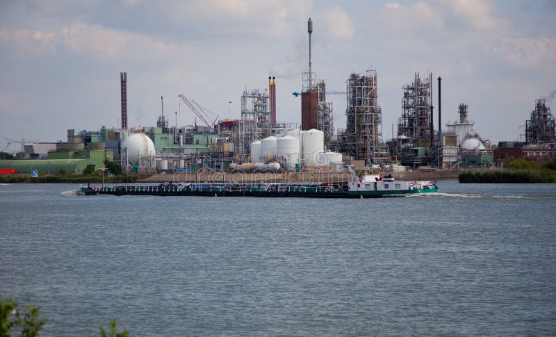 De fabriek van het staal stock foto. Image of dioxine - 10984644