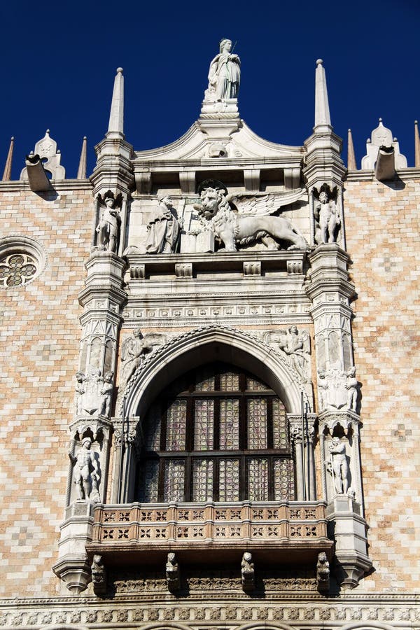 Facade of Doge palace stock image. Image of gallery, historic - 11033773