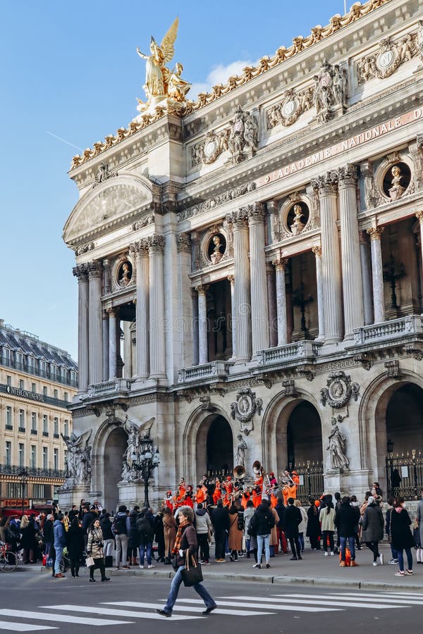 Facade of the Famous Opera Garnier in Central Paris Editorial Stock ...
