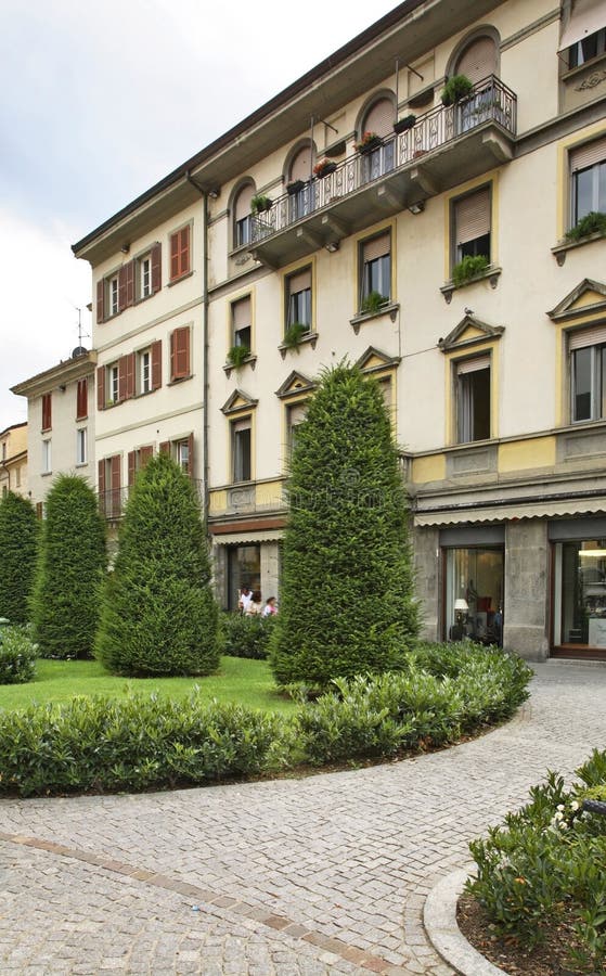Facade of Old House in Como. Italy Stock Photo - Image of apartment ...