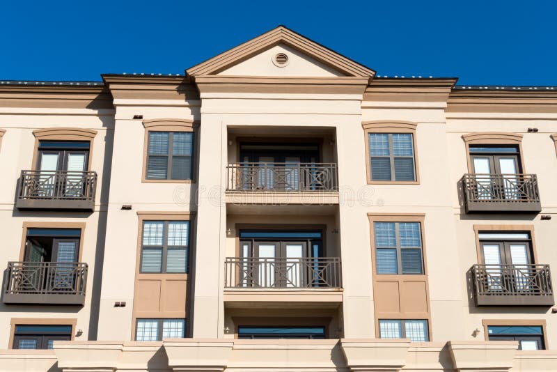 Facciata Complessa Residenziale Moderna Immagine Stock - Immagine di ...