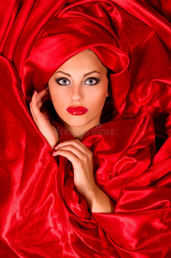 Face Sensual Na Tela Vermelha Do Cetim Imagem De Stock Imagem De