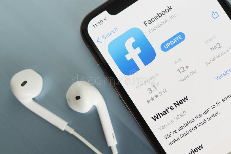 Facebook Application Thumbnail Logo on an Android Smartphone Editorial ...