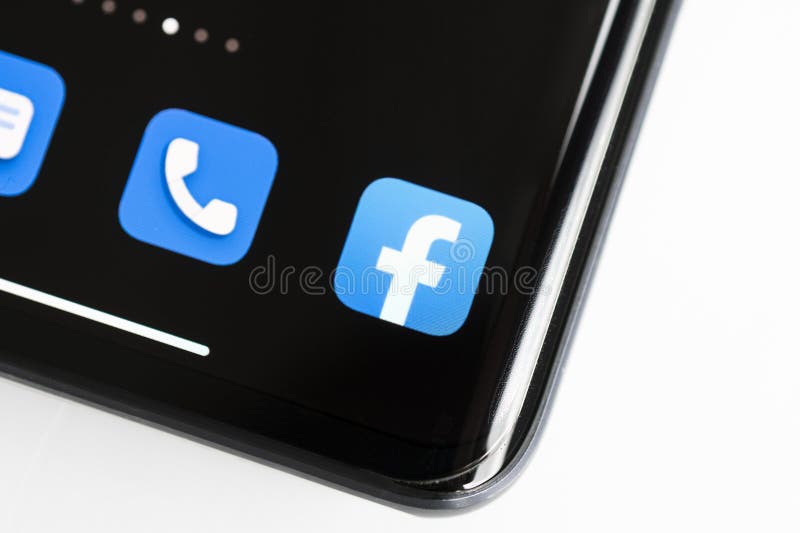 Facebook Application on Screen of an Smartphone Editorial Photography ...