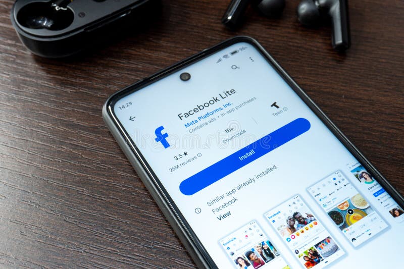Facebook Lite Application in Play Store Editorial Stock Image - Image ...