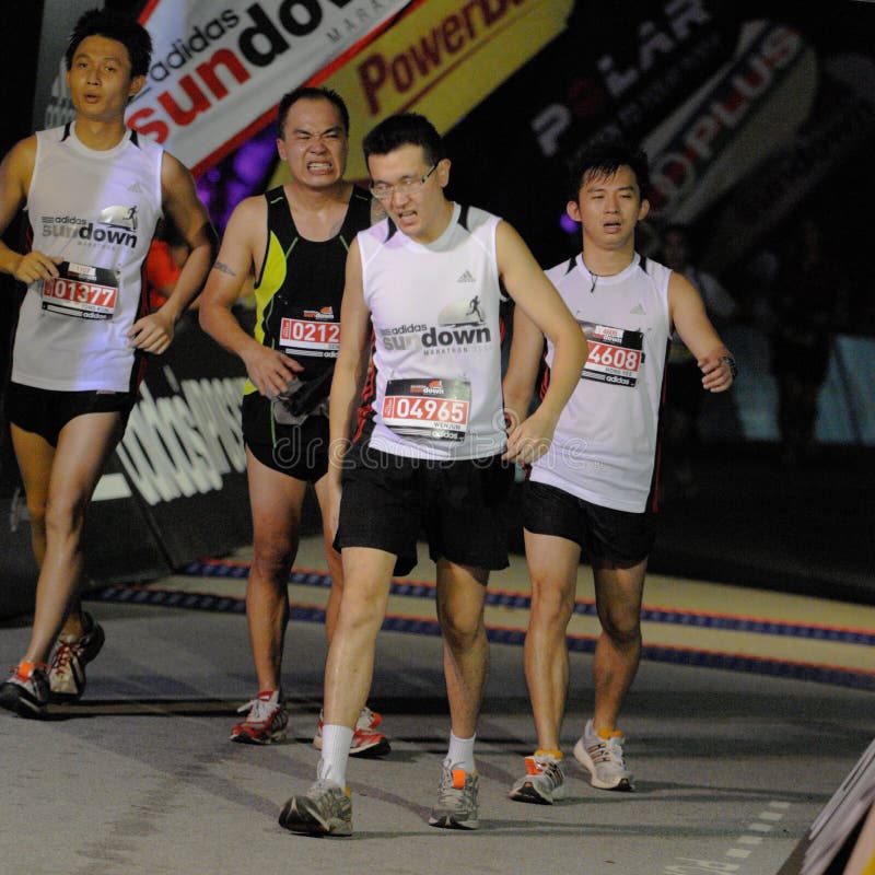 Faces da dor no meta fotografia editorial. Imagem de homens - 9592422