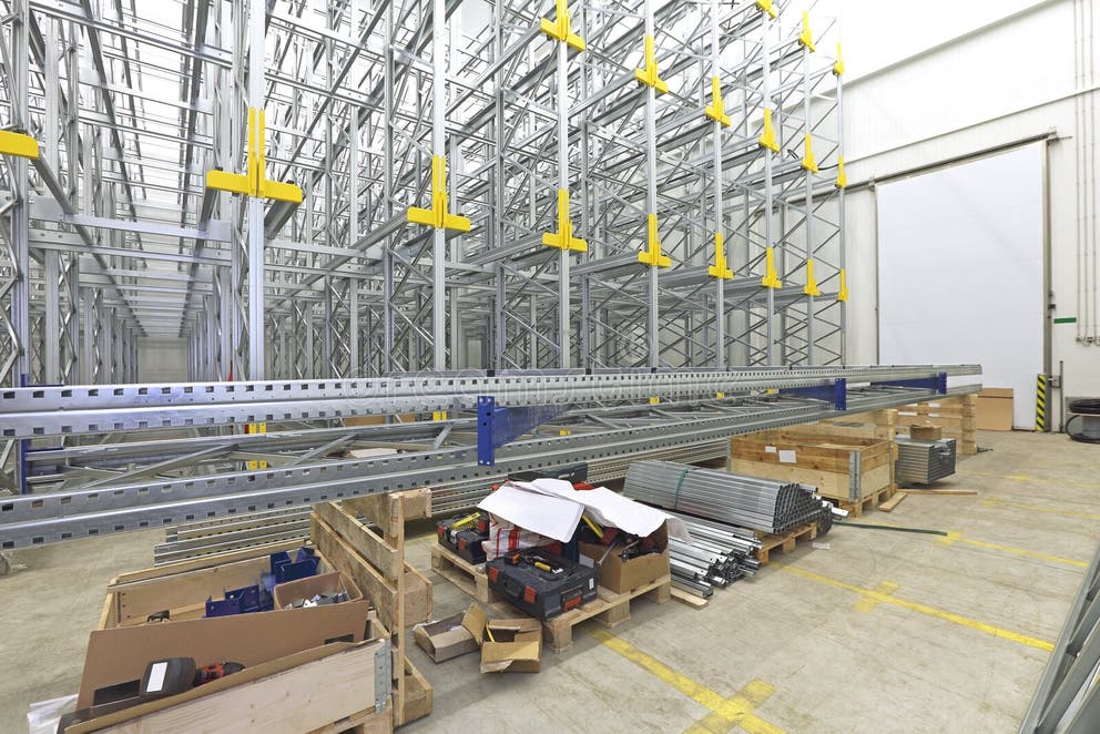 Fach-System-Bau stockfoto. Bild von material, lager, heber - 58119840