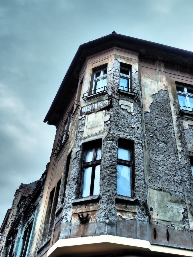 Fachada deteriorada foto de archivo. Imagen de decorativo - 41194188