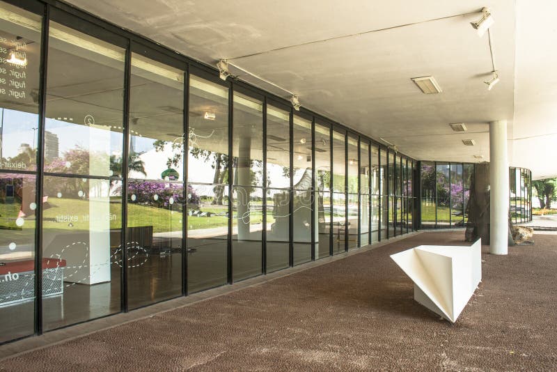 Fachada De Art Museum Moderno, MAM, Interior Do Parque De Ibirapuera ...