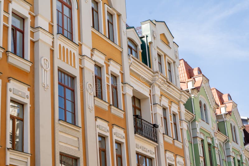 Fachada De Casas De Colores Edificios Foto de archivo - Imagen de turismo, calle: 351185080