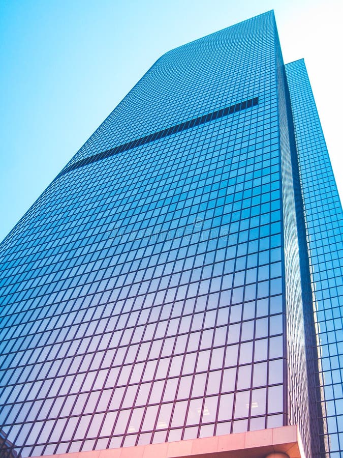 Fachada De Cristal Moderna - Exterior Del Edificio De Oficinas Foto de archivo - Imagen de paul ...