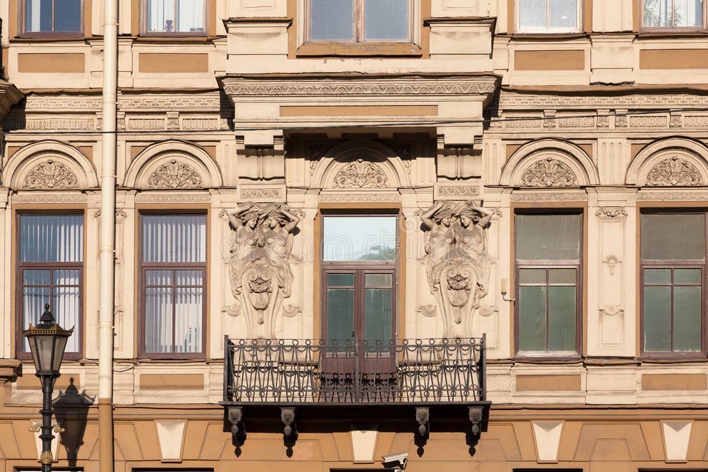 Fachada de la casa imagen de archivo. Imagen de canal - 55495381