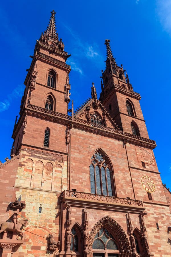 Fachada De La Catedral De Basilea Imagen de archivo - Imagen de lugar ...
