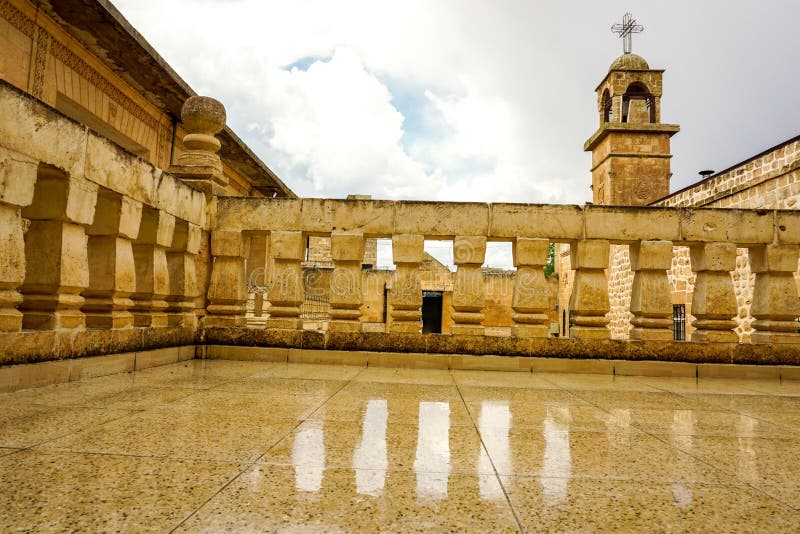 Fachada De La Iglesia Mor Saint Barsavmo En Midyat Foto editorial ...