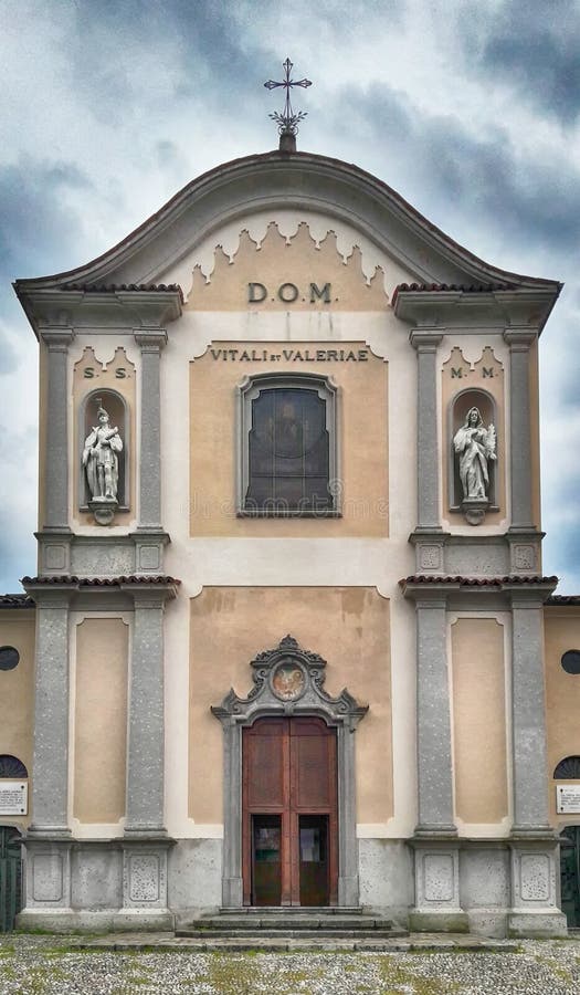 Fachada De La Iglesia De Olate, Lecco, Lombardía, Italia Foto de archivo - Imagen de viejo ...