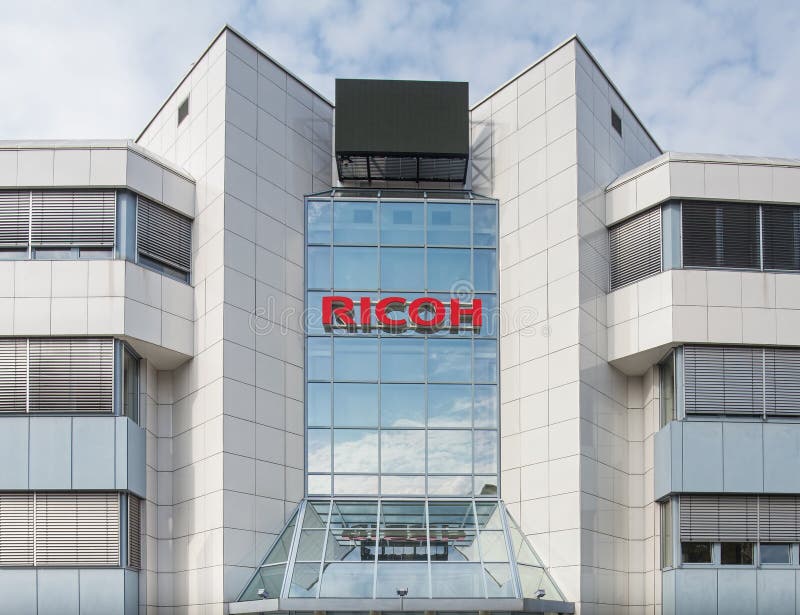 Estatua Del Fundador Del Grupo De Ricoh San-ai, Kiyoshi Ichimura Imagen ...