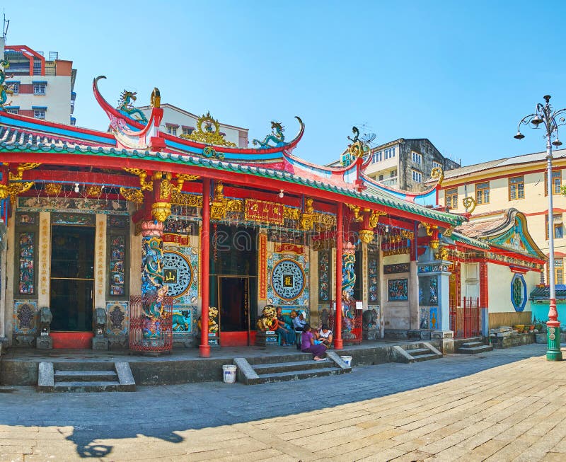 A Fachada De Shan Tang Clan Temple Longo, Yangon, Myanmar Foto de Stock ...